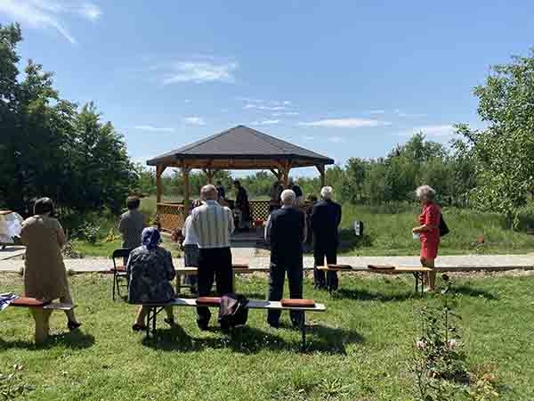 Filogoria construită cu sprijinul unei familii de credincioși la ...