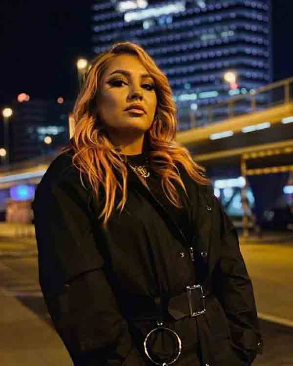 AVA lansează „Upside Down” alături de You Beat - Arad 24 - Știri ...